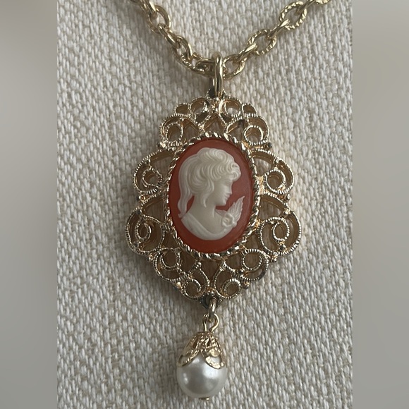 Sarah Coventry | Jewelry | Vintage Sarah Coventry Cameo Gold Toned ...